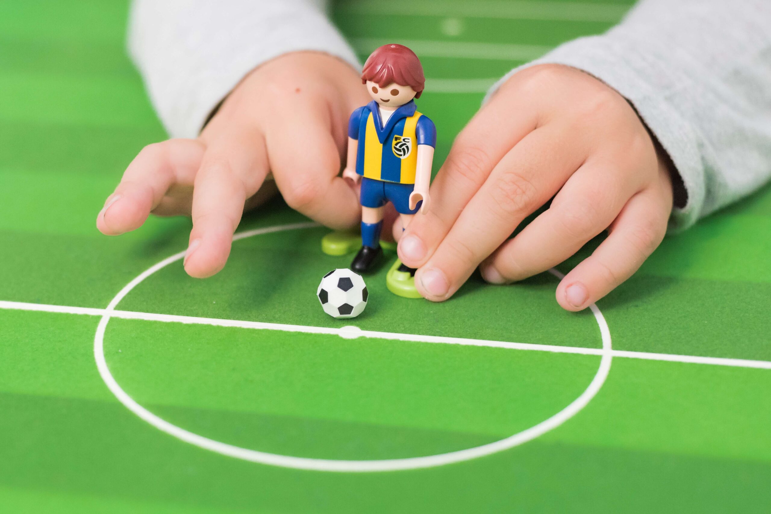 Online Football Club Through The Internet